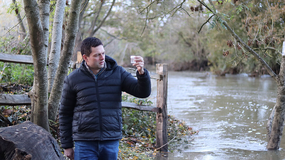 Chris takes ITV film crew to tackle Thames Water - Chris Coghlan MP